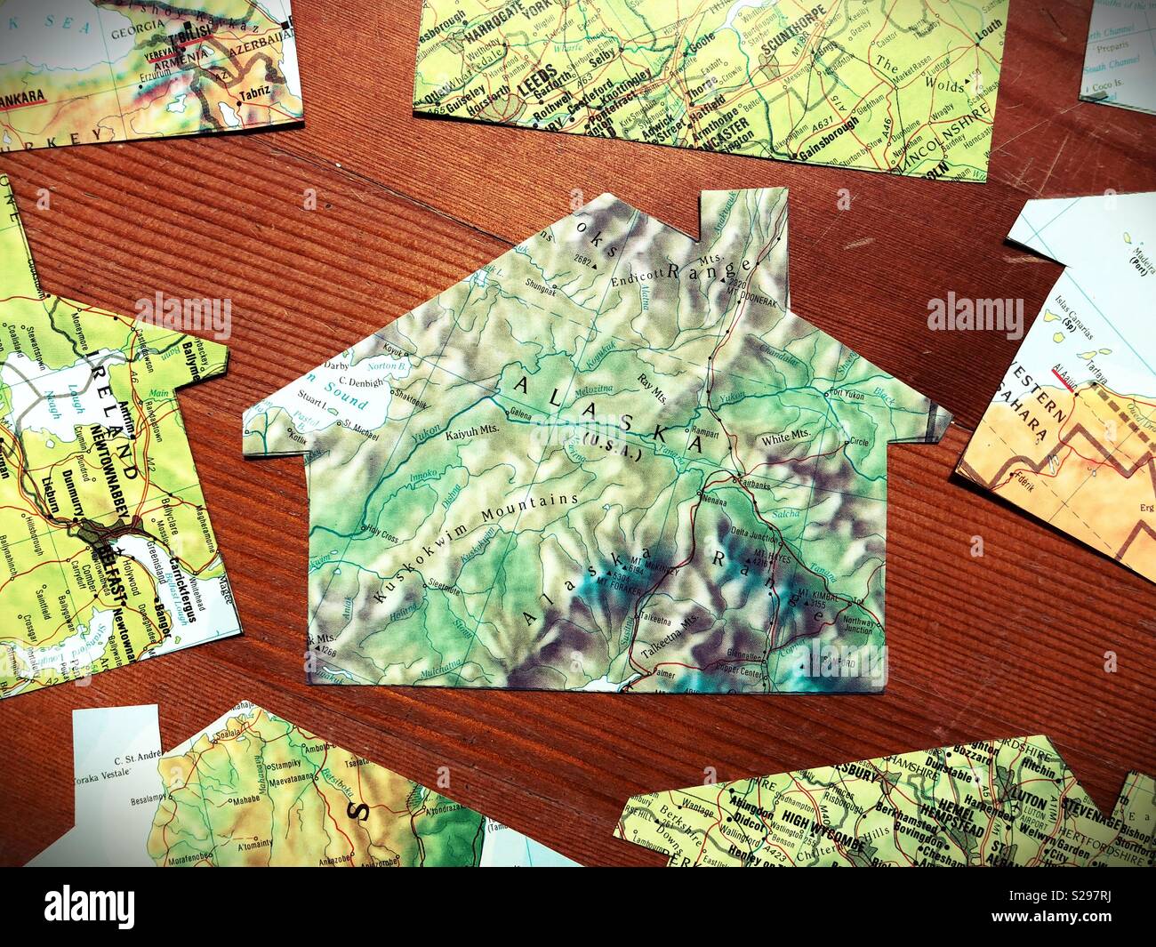 Paper cut map hi-res stock photography and images - Alamy