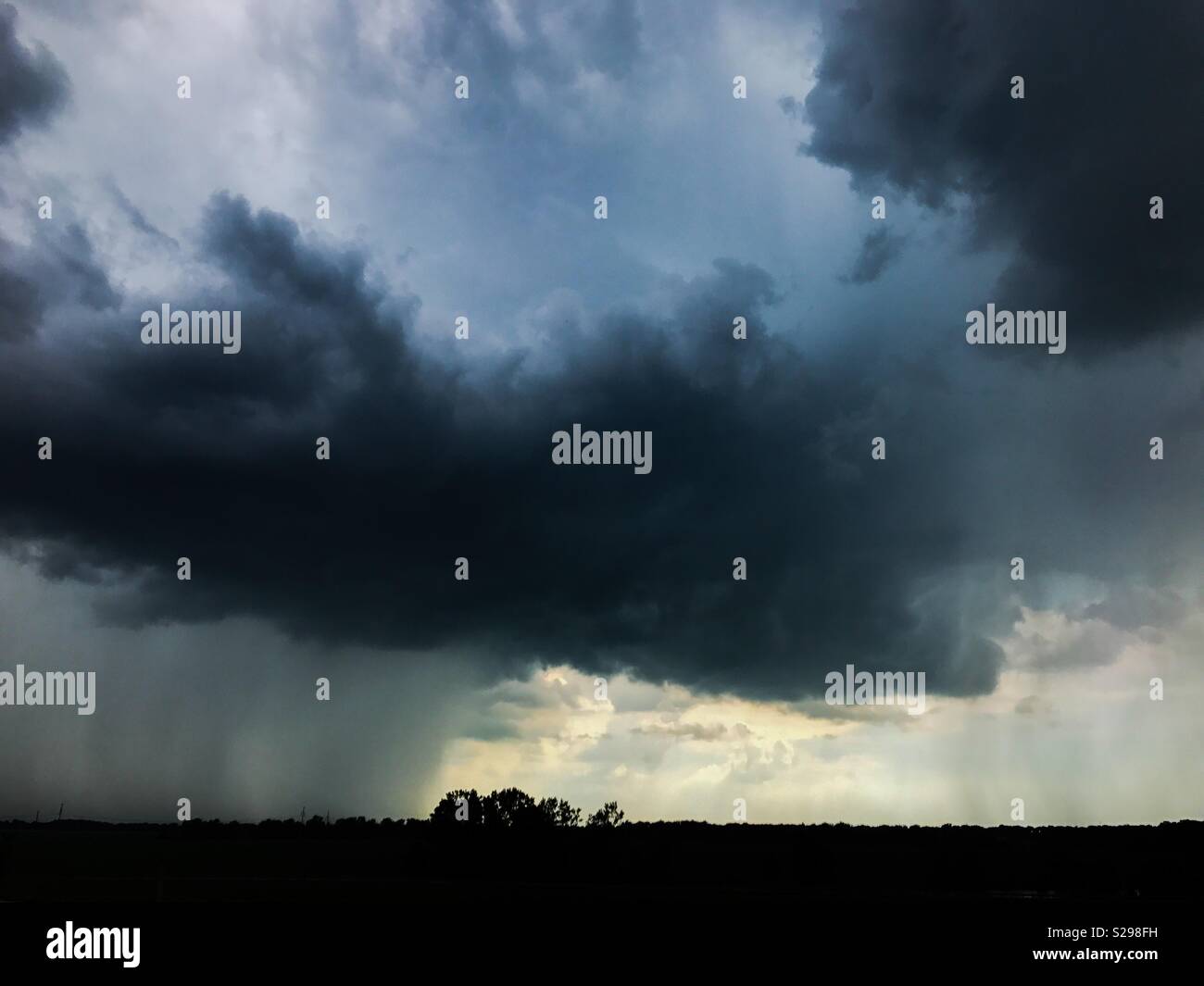 Rain cloud hi-res stock photography and images - Alamy