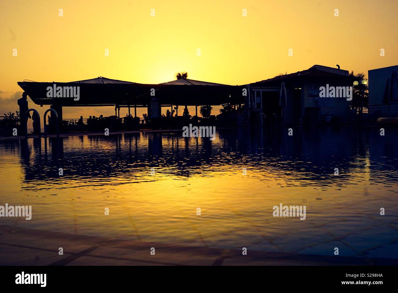 Sunset pool bar Stock Photo - Alamy