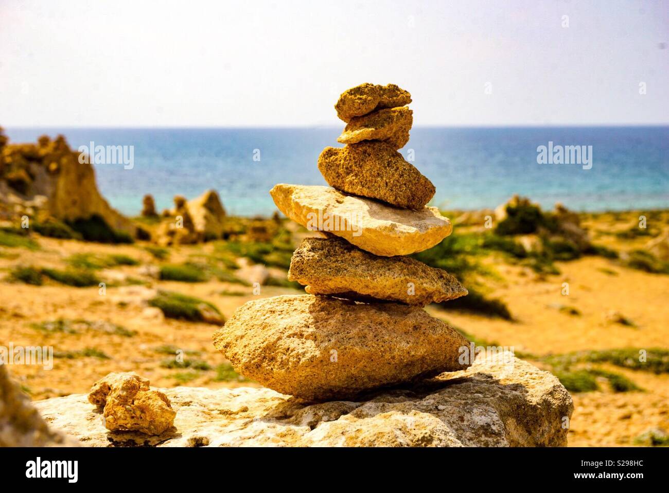 Stone balancing hi-res stock photography and images - Alamy