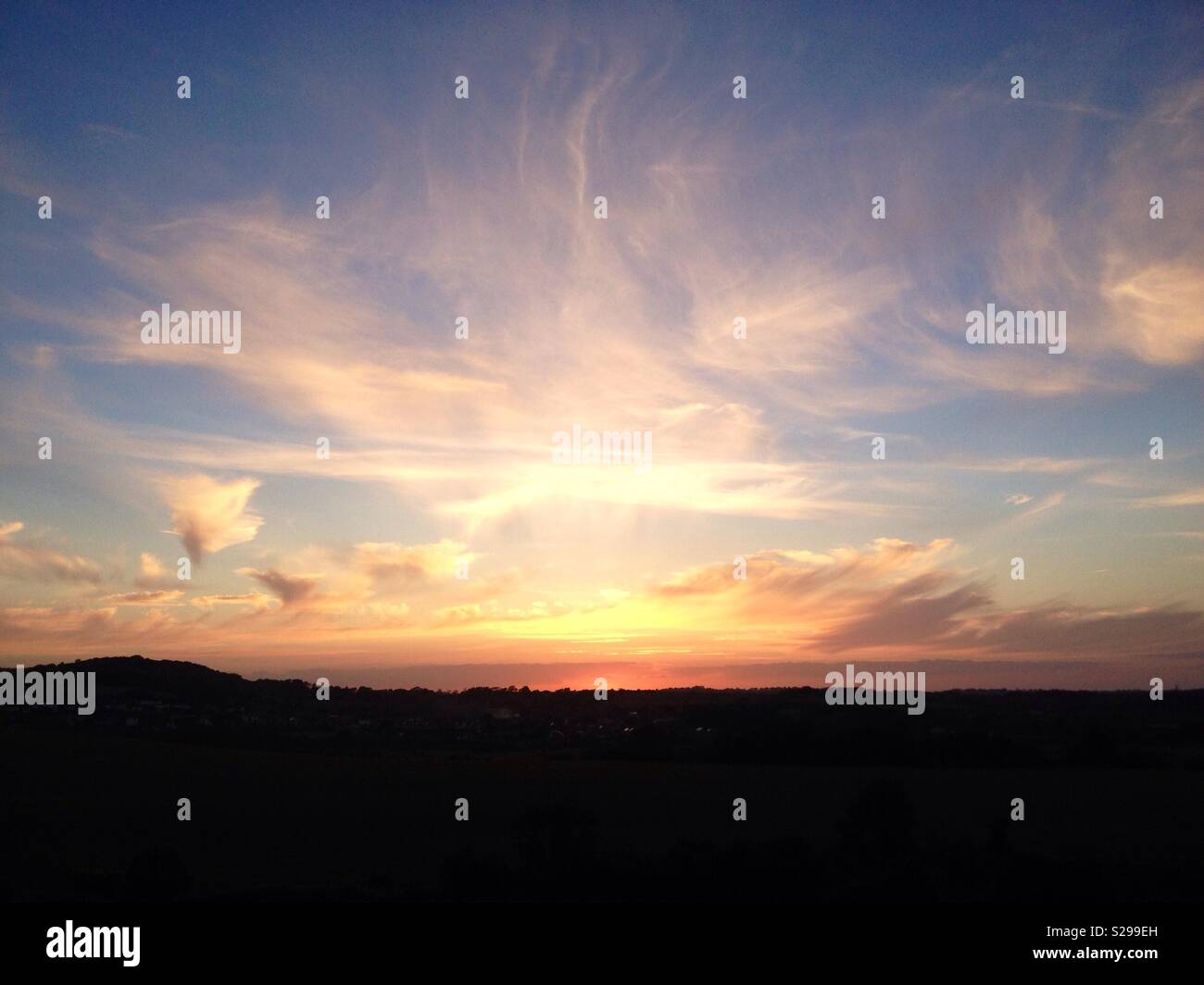 Wispy sunset hi-res stock photography and images - Alamy