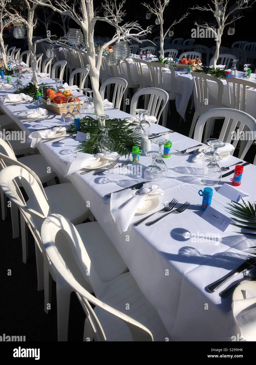 An outdoor table setting for a city fundraiser in Niagara-on-the-Lake ...