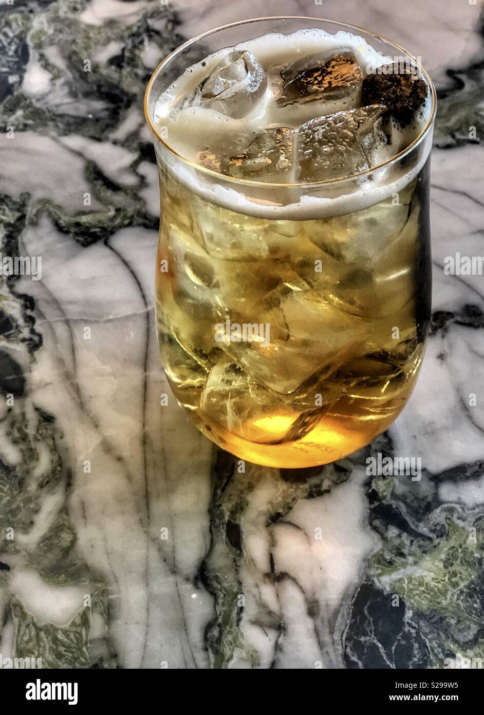 Gin time hi-res stock photography and images - Alamy