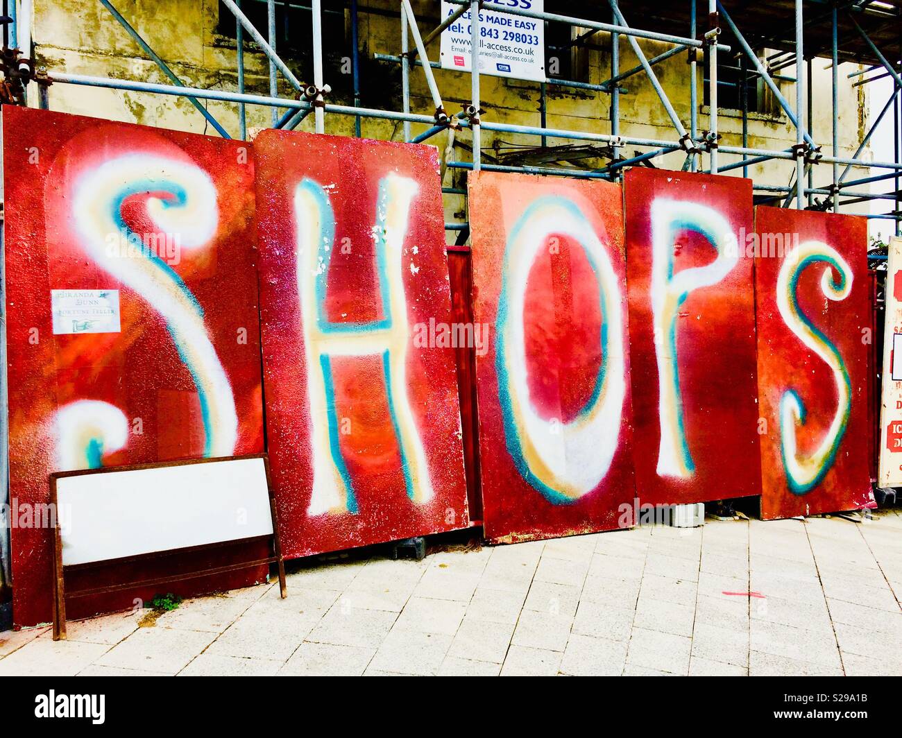 Graffiti sign to shops Stock Photo - Alamy
