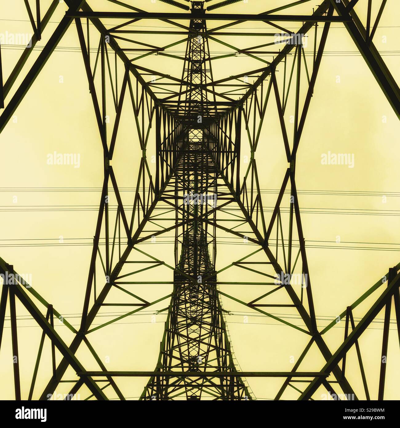Powerlines hi-res stock photography and images - Alamy