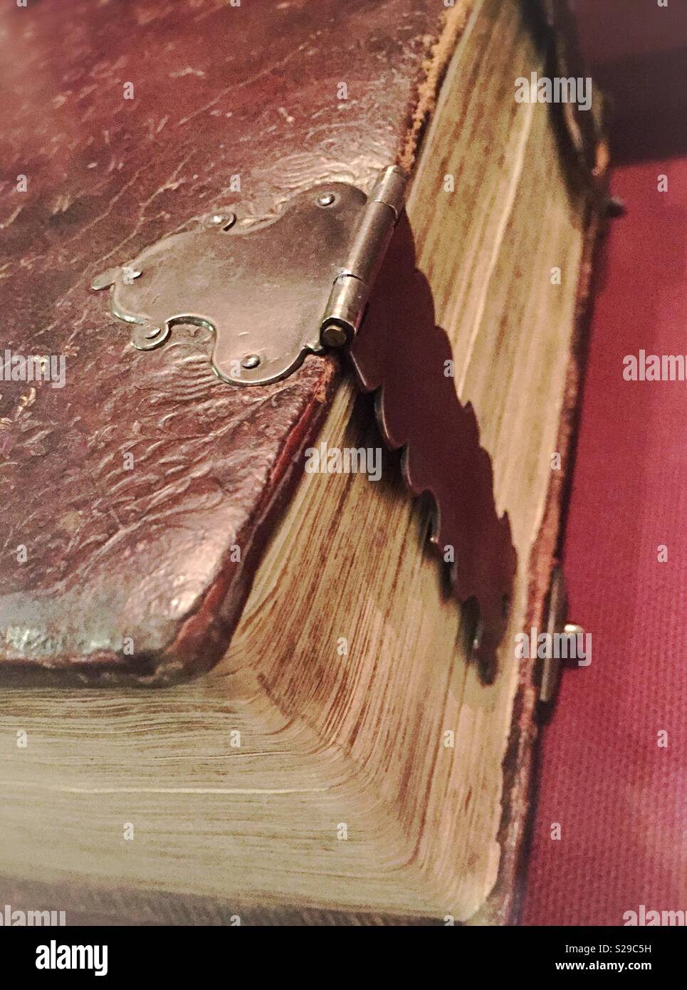 Vintage 1789 Bible used by George Washington at his inauguration ...