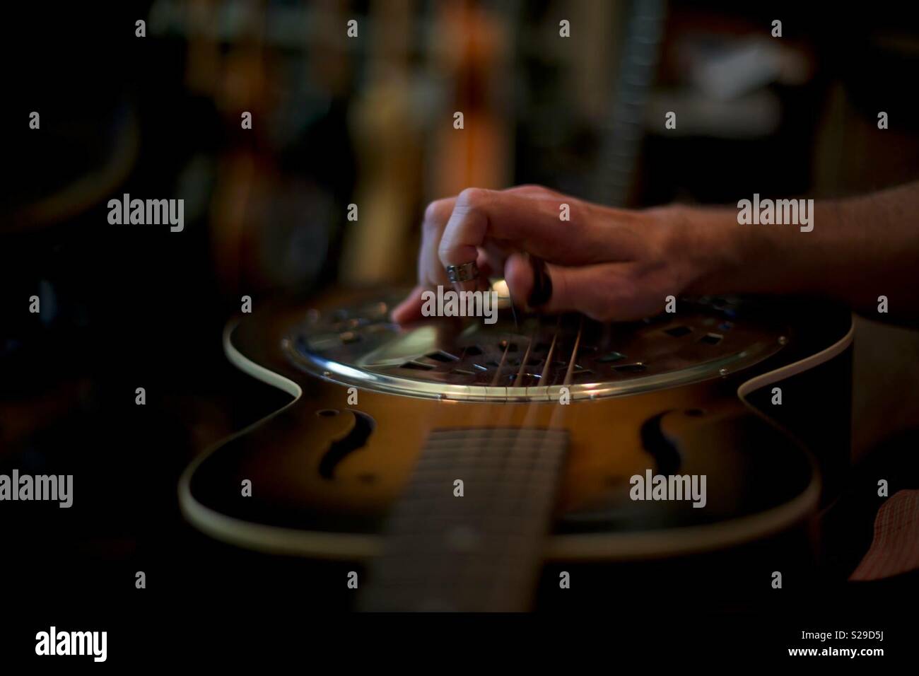 Dobro High Resolution Stock Photography and Images - Alamy