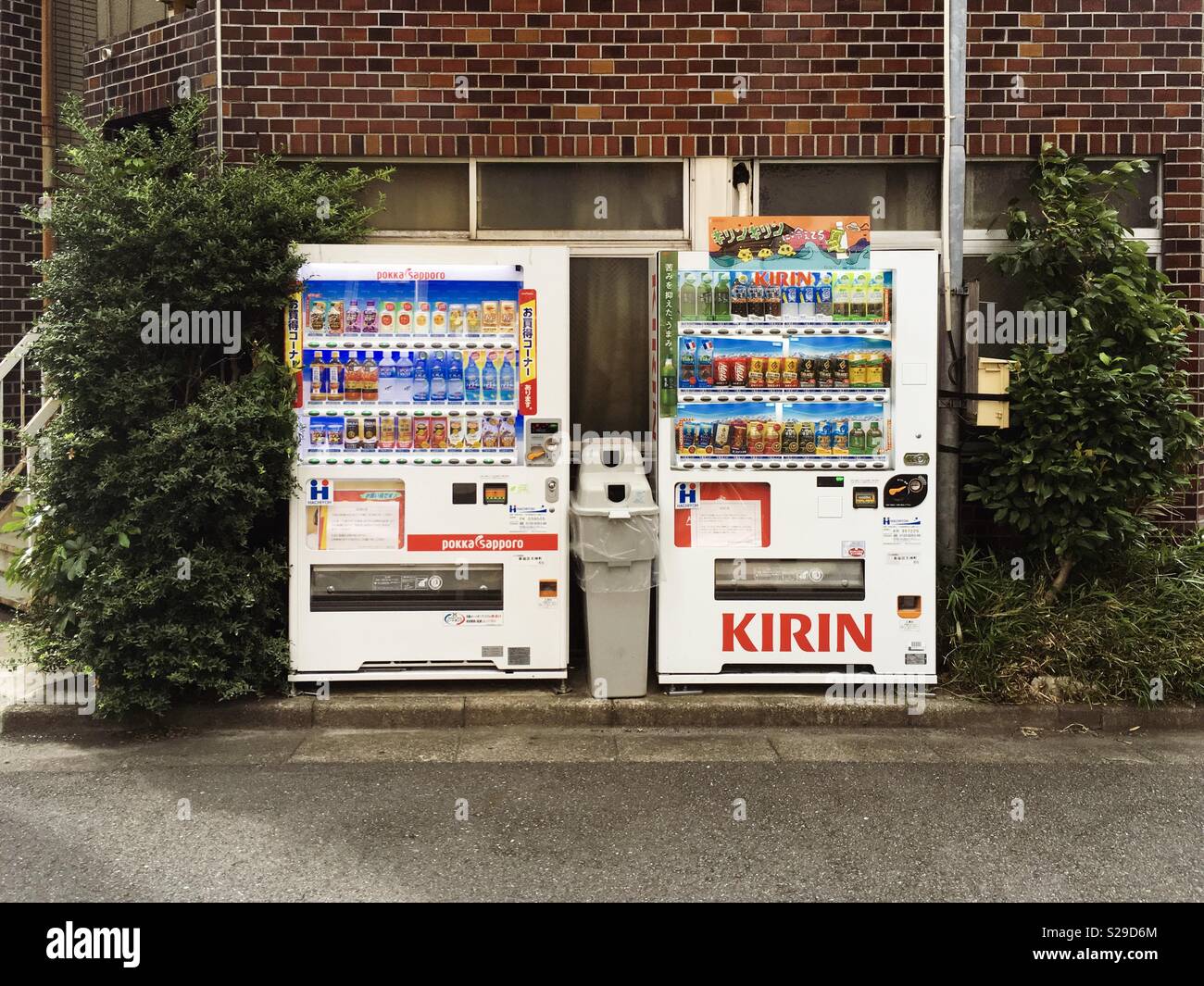 Vending Machines Drinks Stock Photos & Vending Machines Drinks Stock ...
