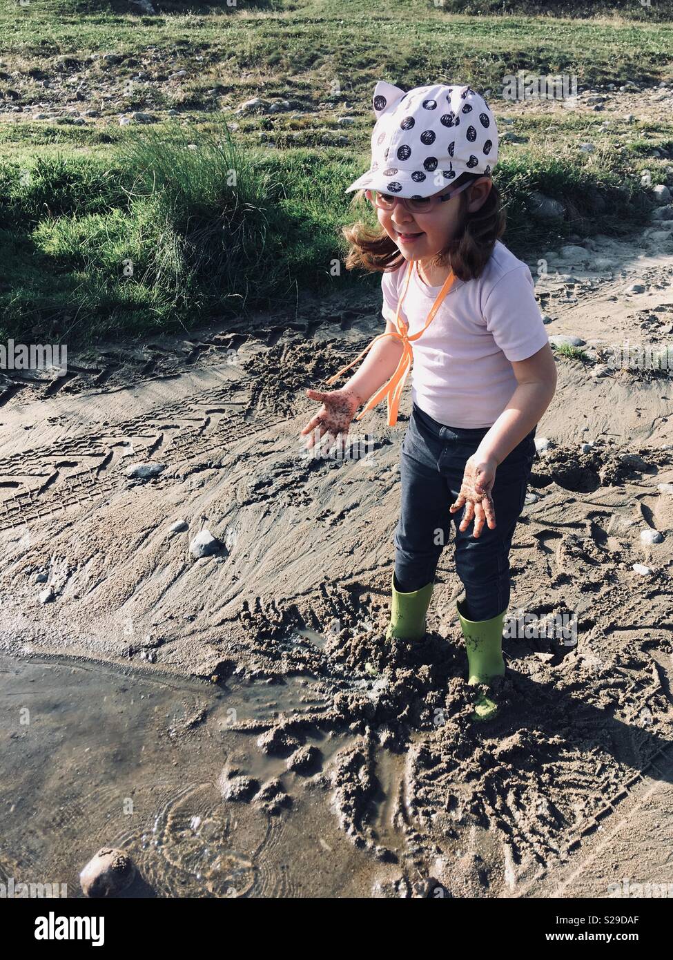 Playing in the mud hi-res stock photography and images - Alamy