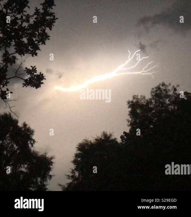 Bolt of lighting hi-res stock photography and images - Alamy