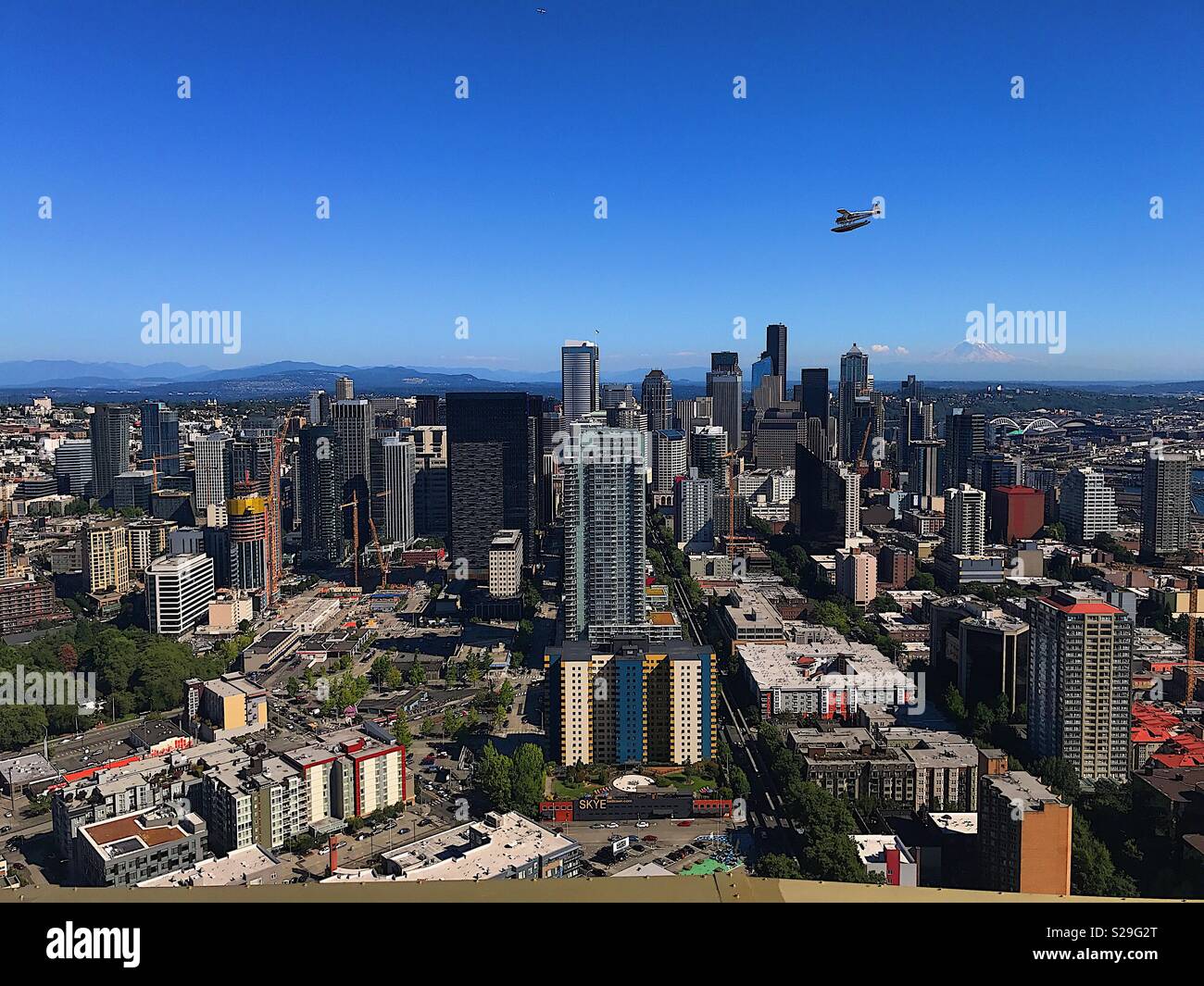 Top of space needle hi-res stock photography and images - Alamy