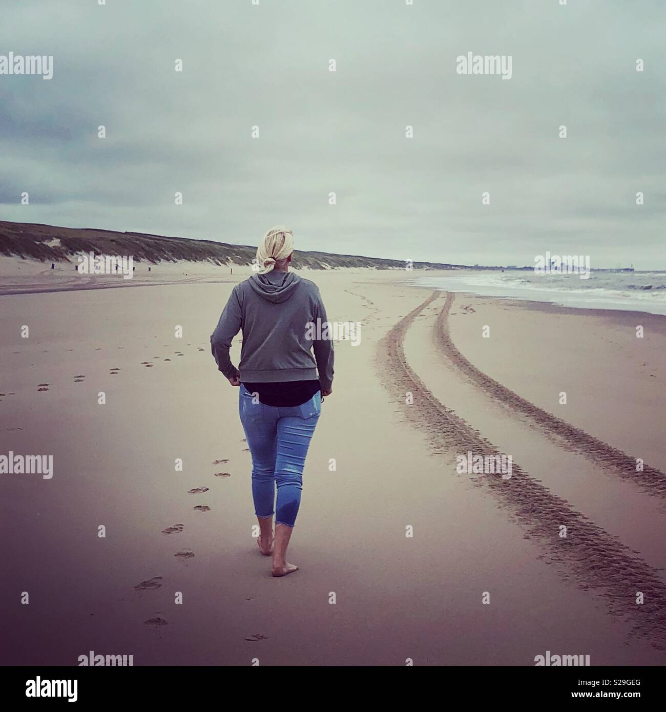 Walk at the beach hi-res stock photography and images - Alamy