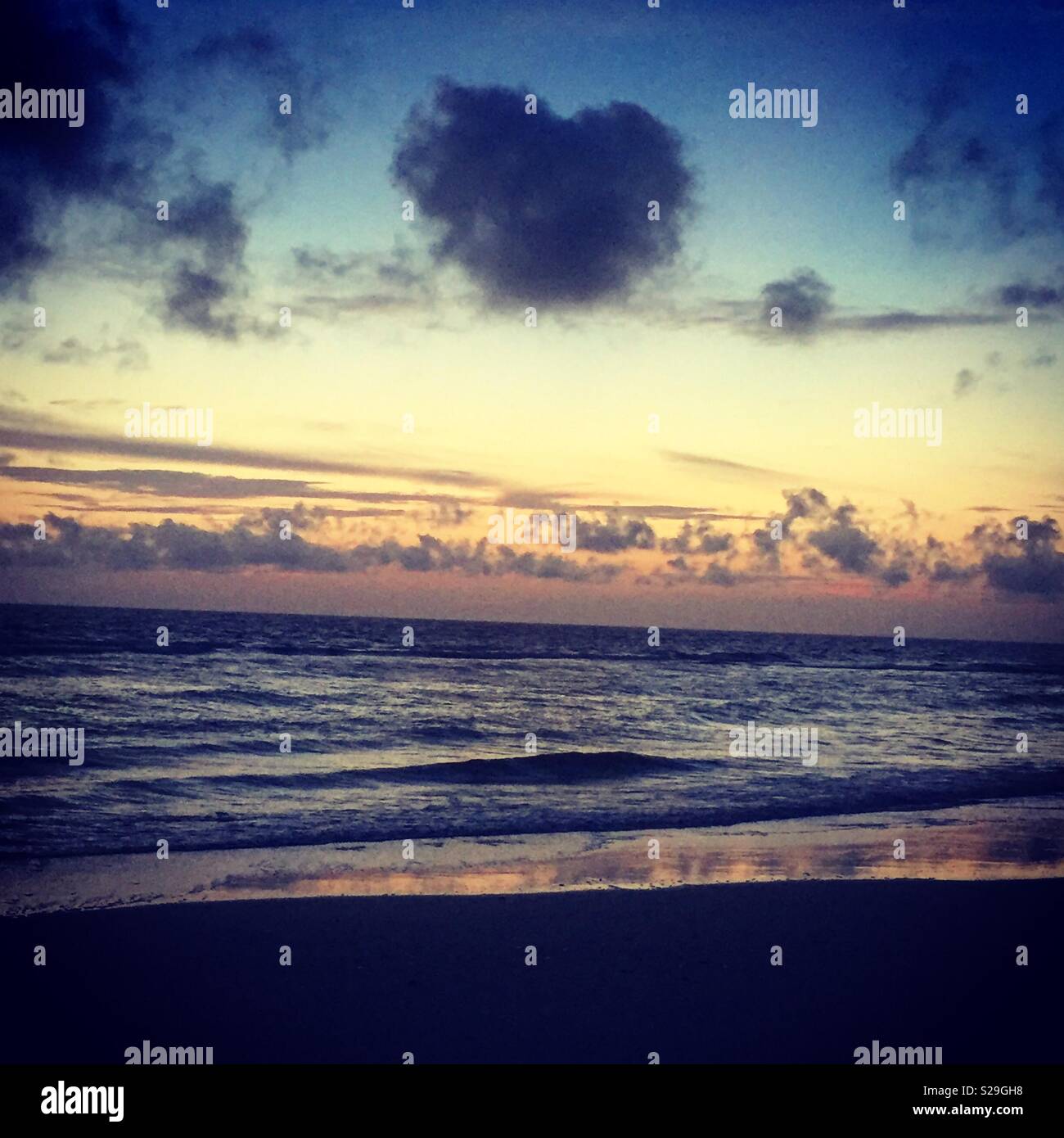 Love hearts beach hi-res stock photography and images - Alamy