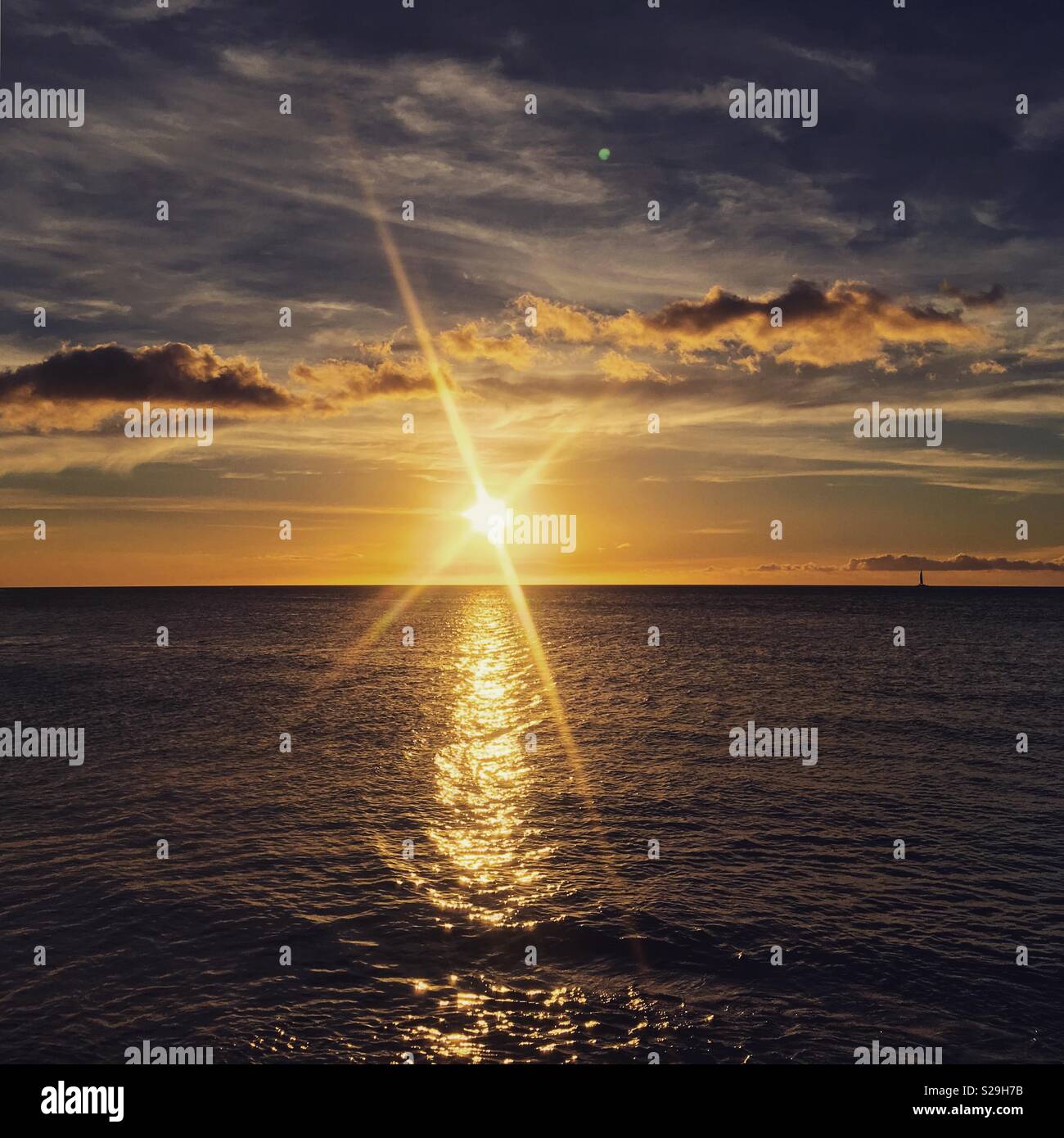 Hawaiian sunset hi-res stock photography and images - Alamy