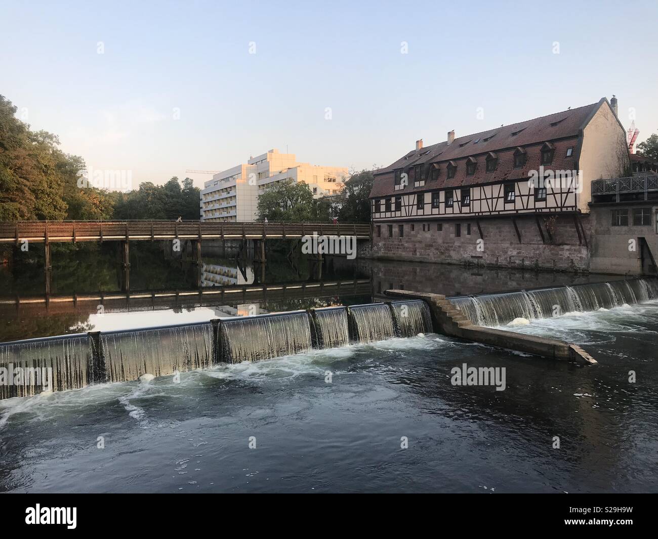 Waterfall city hi-res stock photography and images - Alamy