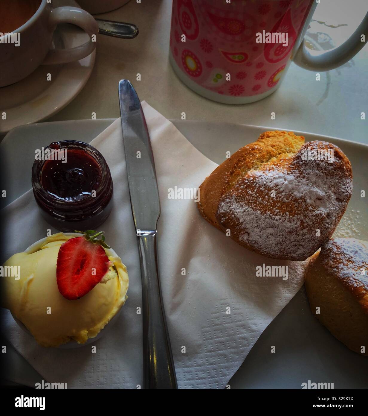 Traditional Cornish tea in Padstow, Cornwall, UK Stock Photo - Alamy
