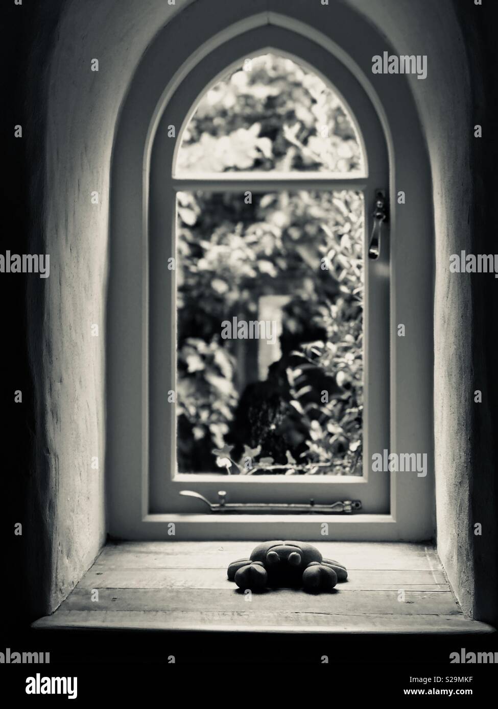 Arch window hi-res stock photography and images - Alamy