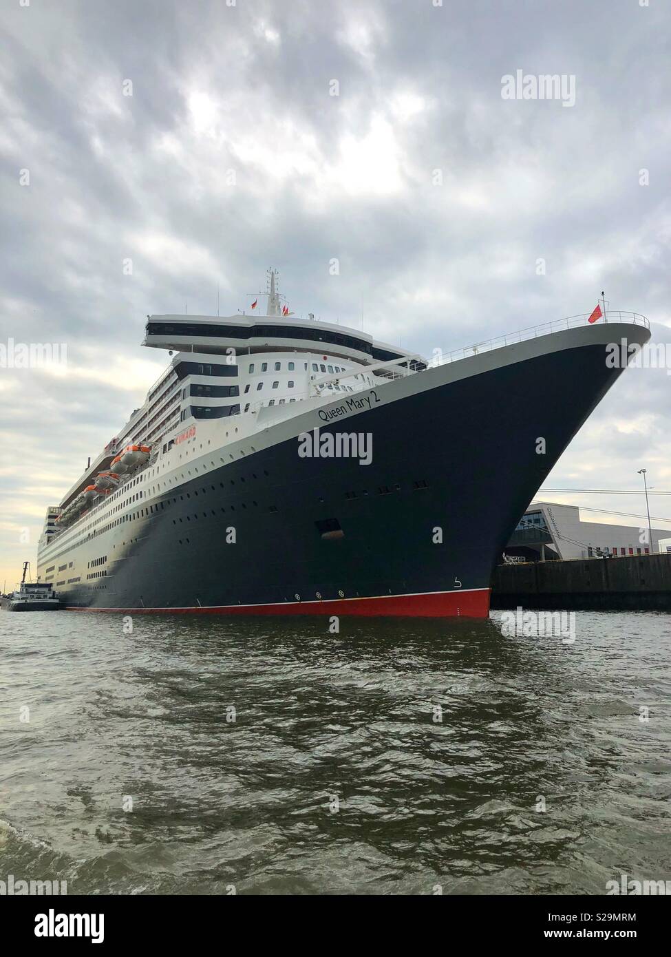 Queen Mary 2 is a luxury transatlantic ocean liner Stock Photo - Alamy