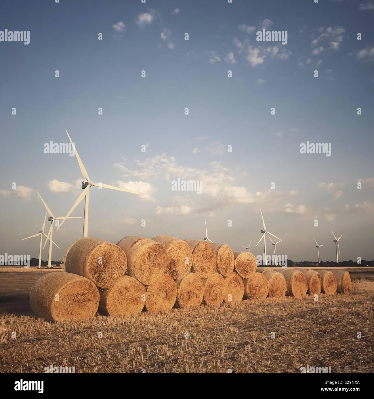 Wind turbines and bales hi-res stock photography and images - Alamy