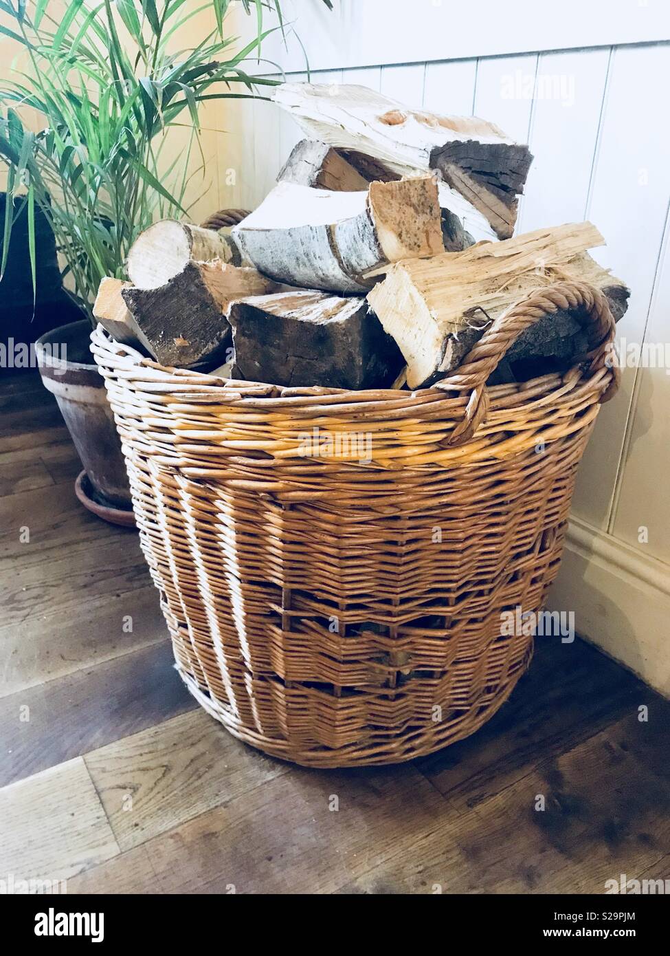 Log logs basket firewood hi-res stock photography and images - Alamy