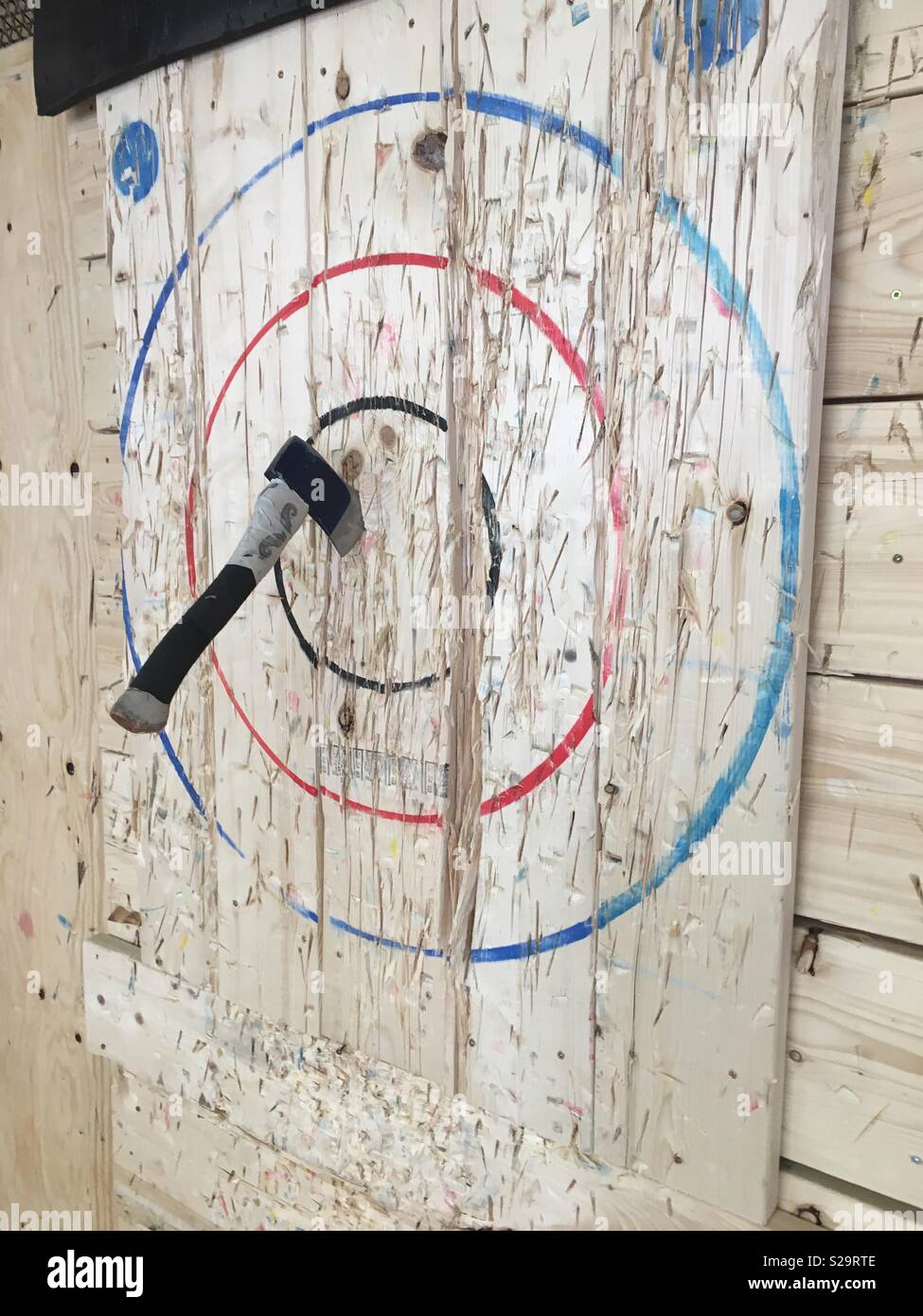 Axe throwing target hi-res stock photography and images - Alamy