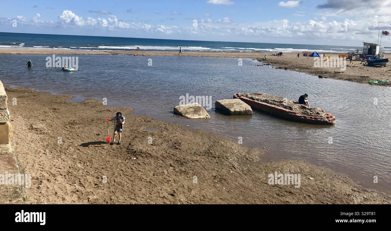 Sandsend smartphone stock photos and images - Alamy