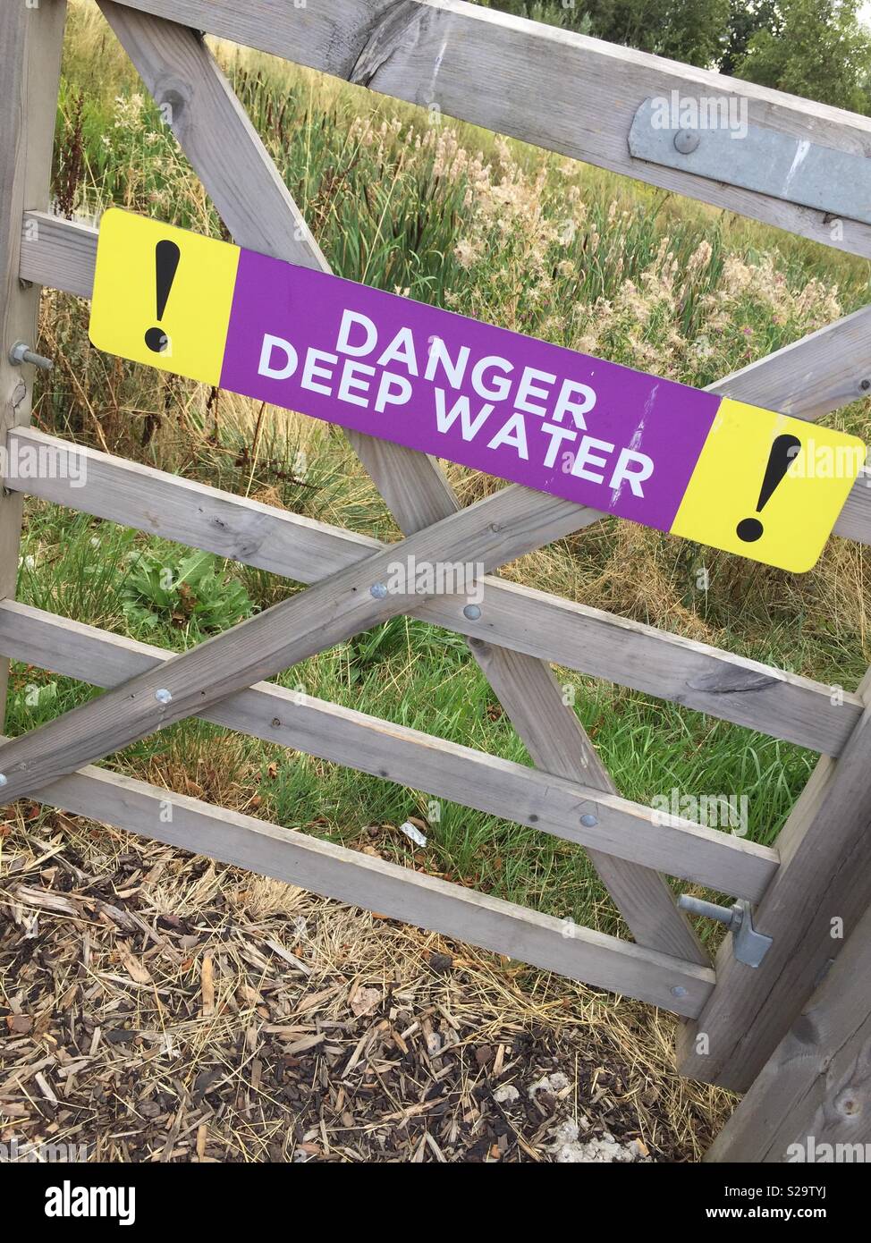Deep water warning sign hi-res stock photography and images - Alamy