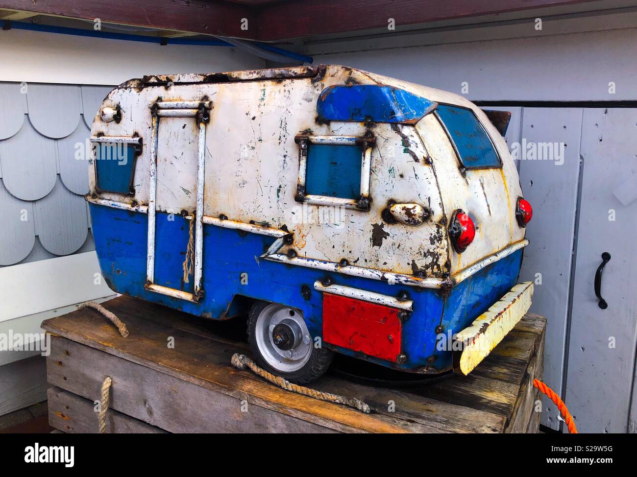 Trailer of wood hi-res stock photography and images - Alamy