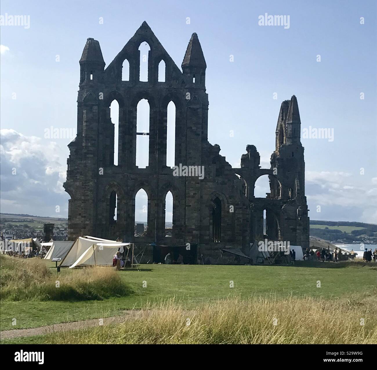 Whitby castle hi-res stock photography and images - Alamy