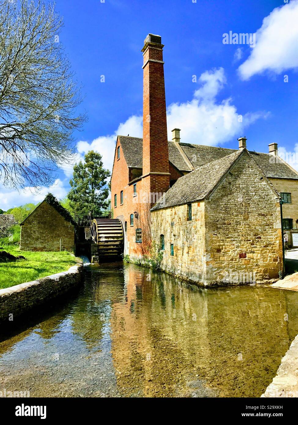 The old mill lower slaughter cotswolds hi-res stock photography and ...