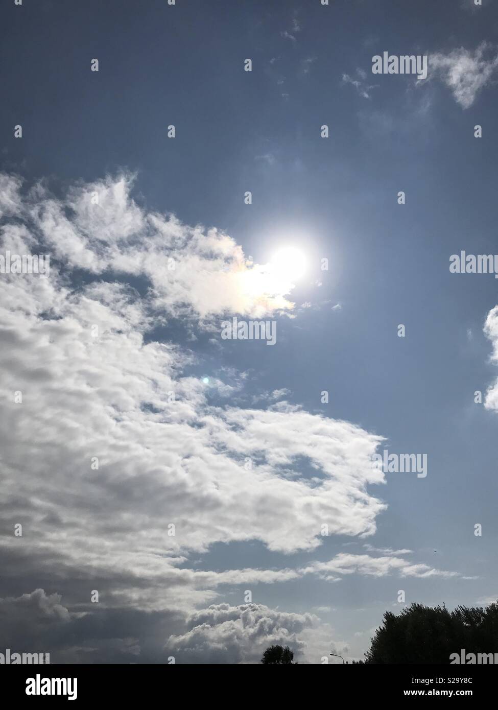 Cloudy day light hi-res stock photography and images - Alamy