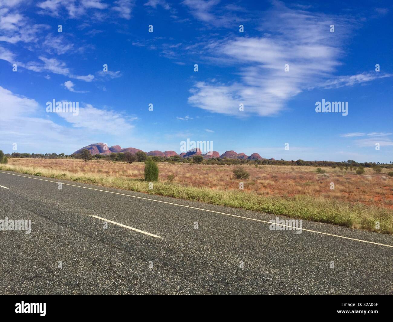 Road uluru hi-res stock photography and images - Alamy