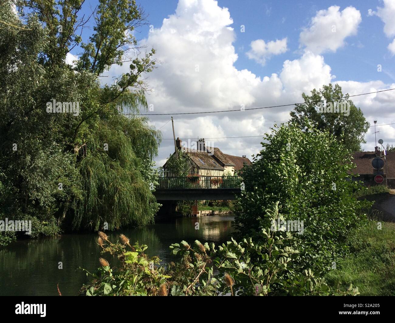 Beautiful cottage hi-res stock photography and images - Alamy