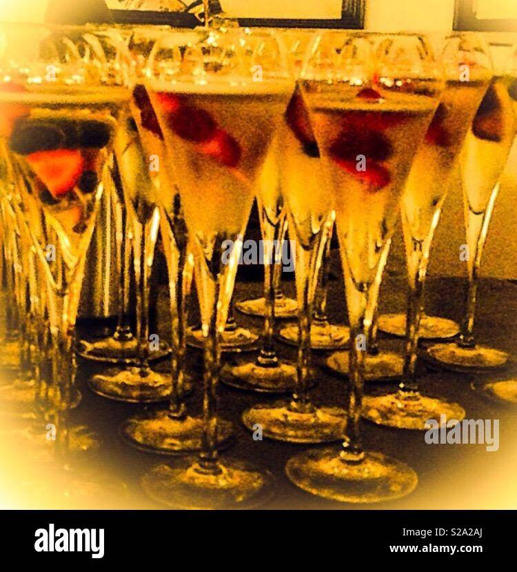 Prosecco cheers hi-res stock photography and images - Alamy
