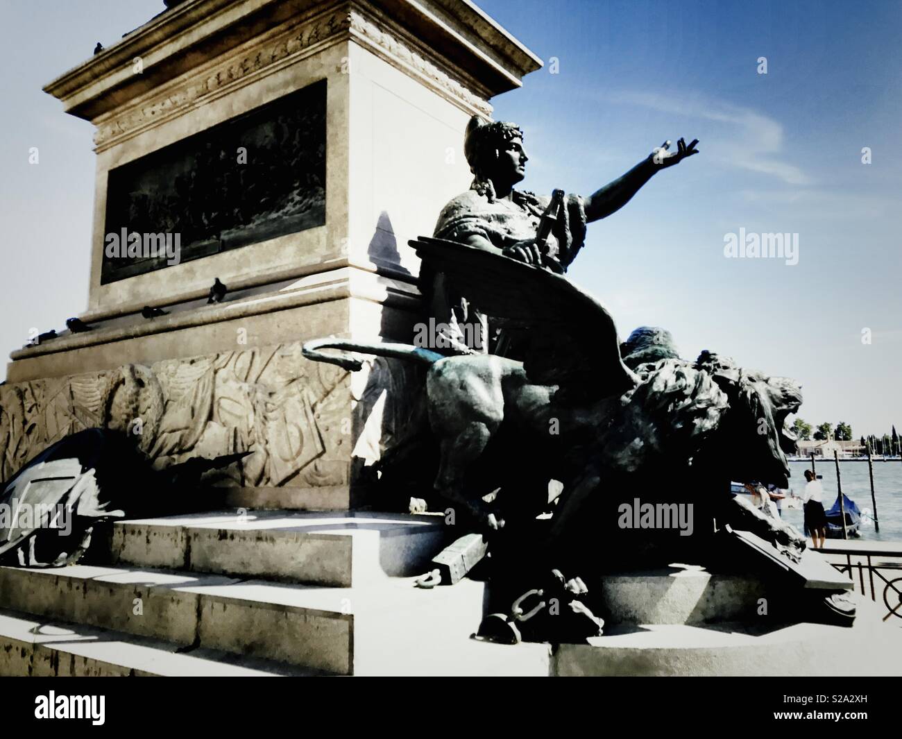 Iconic Venice statue on the beach side. Venice Italy Stock Photo - Alamy