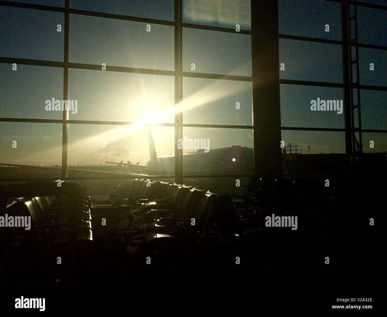 Sunlight and windows hi-res stock photography and images - Alamy