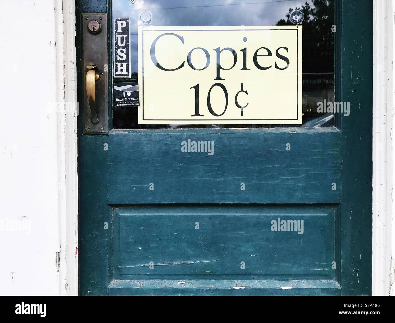 Brass signage hi-res stock photography and images - Alamy