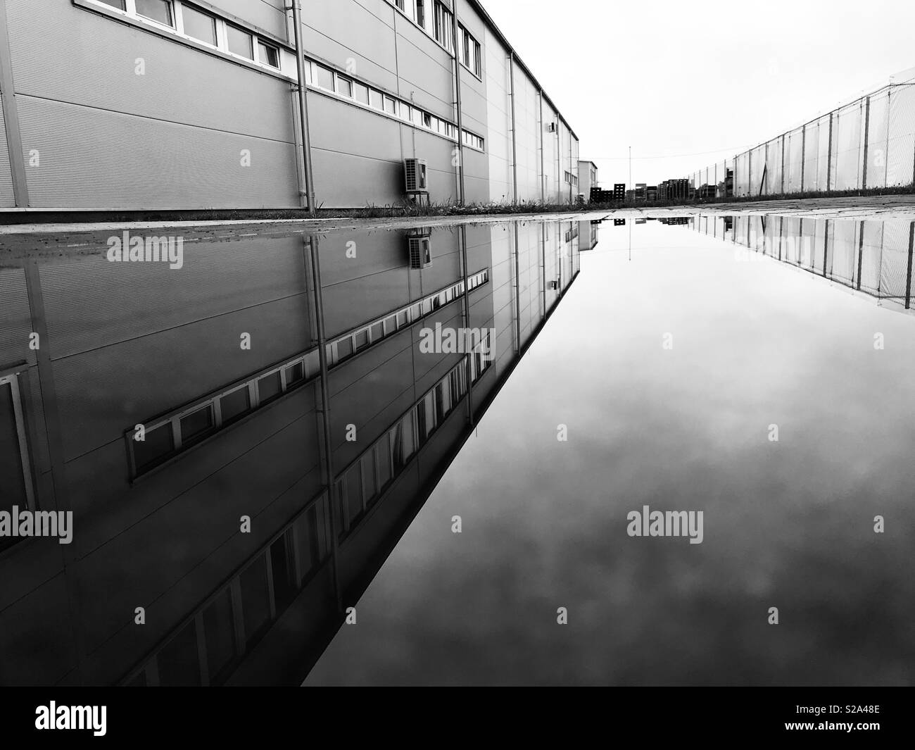 Reflect Black and White Stock Photos & Images - Alamy