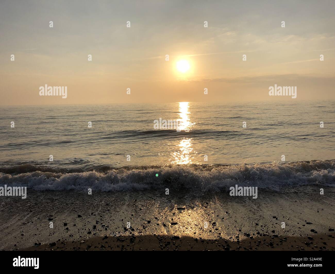 Sun rise sea hi-res stock photography and images - Alamy
