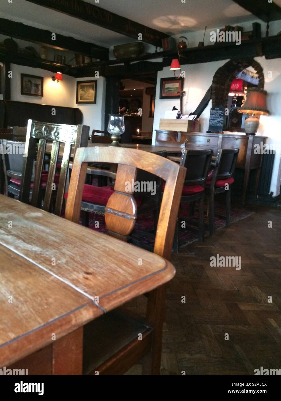 Pub lunch on an autumn afternoon traditional British pub Stock Photo ...