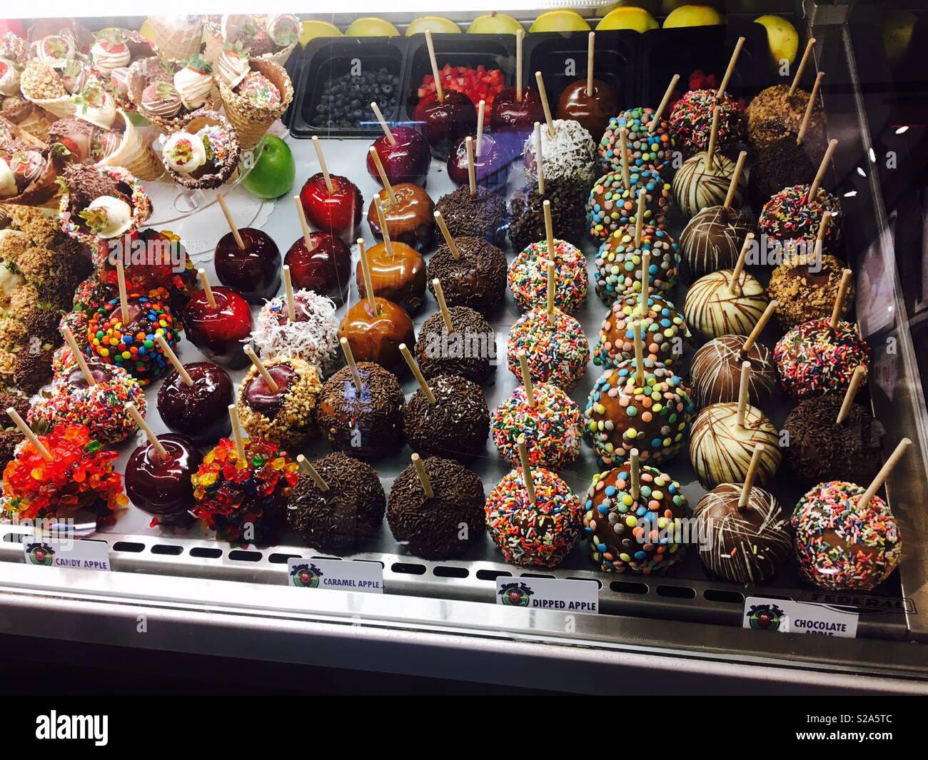 Next level toffee apples, food market in Boston Stock Photo - Alamy