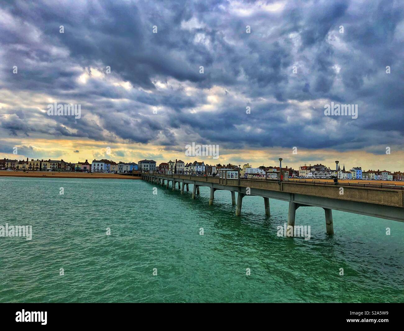 Deal pier hi-res stock photography and images - Alamy