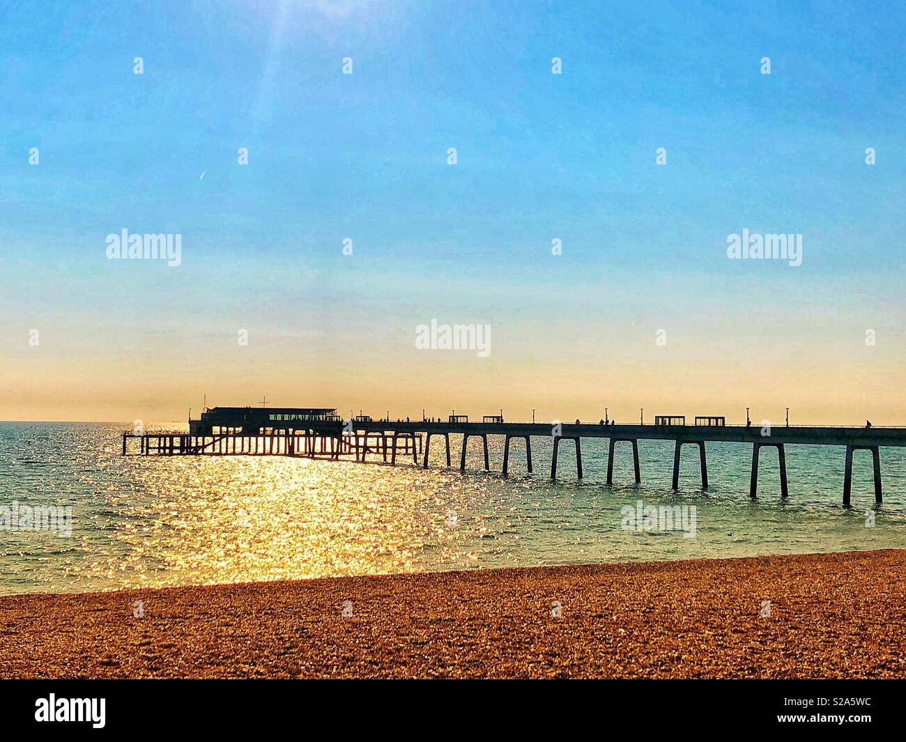 Deal pier hi-res stock photography and images - Alamy