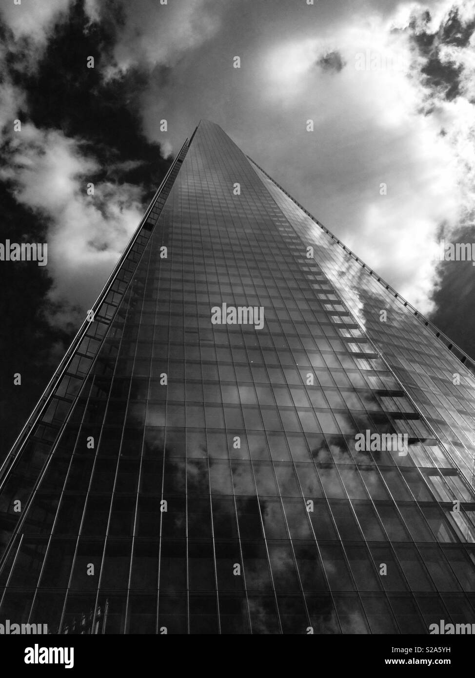 White shard hi-res stock photography and images - Alamy