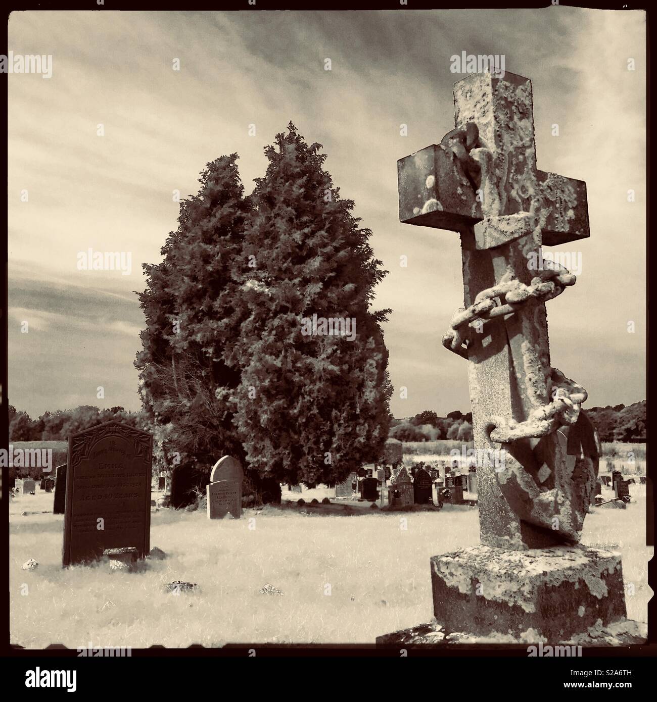 Stone cross gravestone. Ancaster, Lincolnshire, UK Stock Photo - Alamy