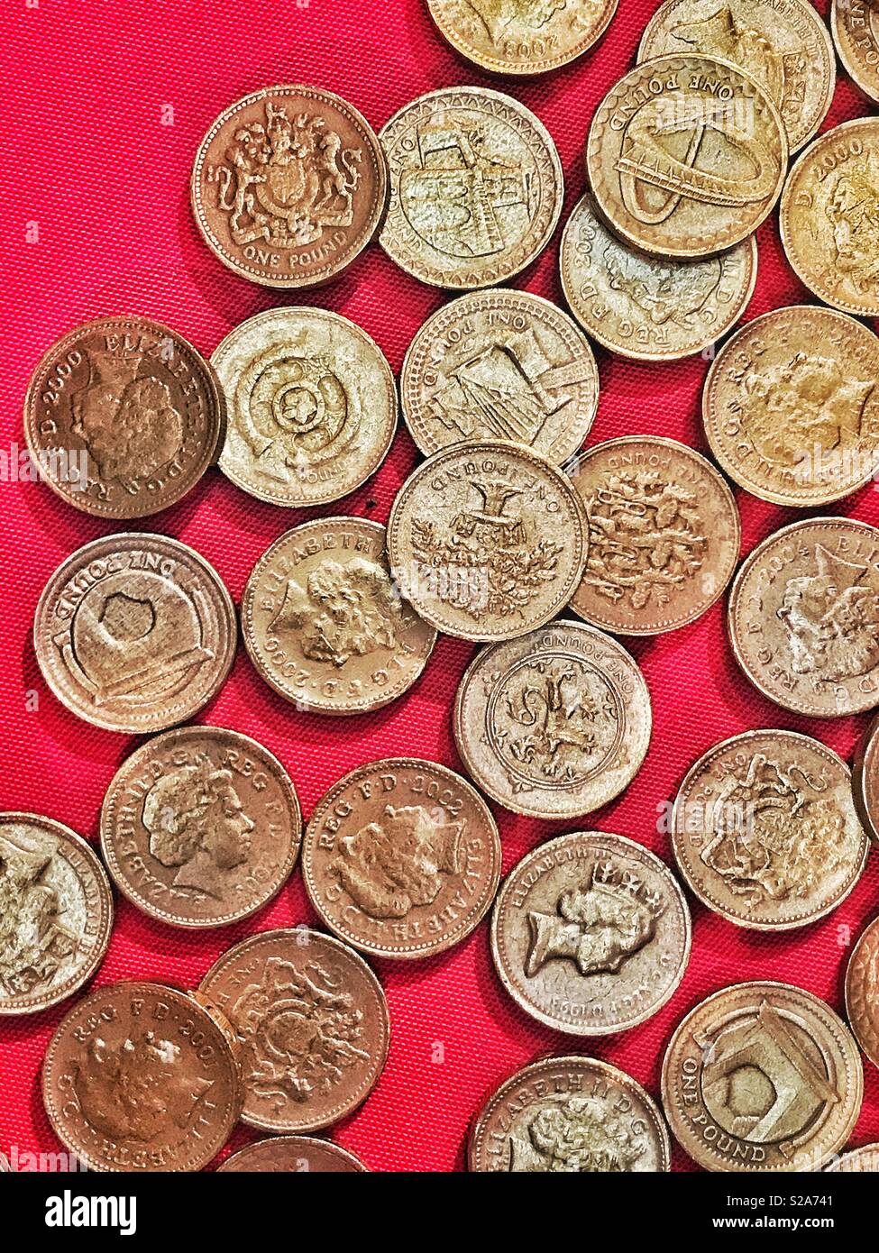 Old one pound coins hi-res stock photography and images - Alamy