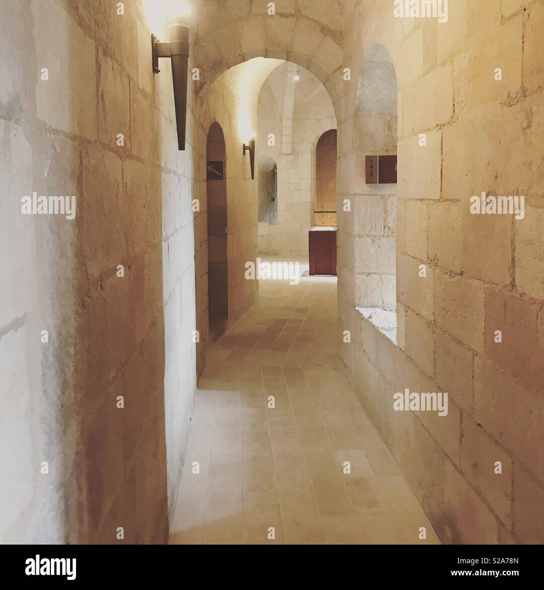 Corridor stone castle hi-res stock photography and images - Alamy