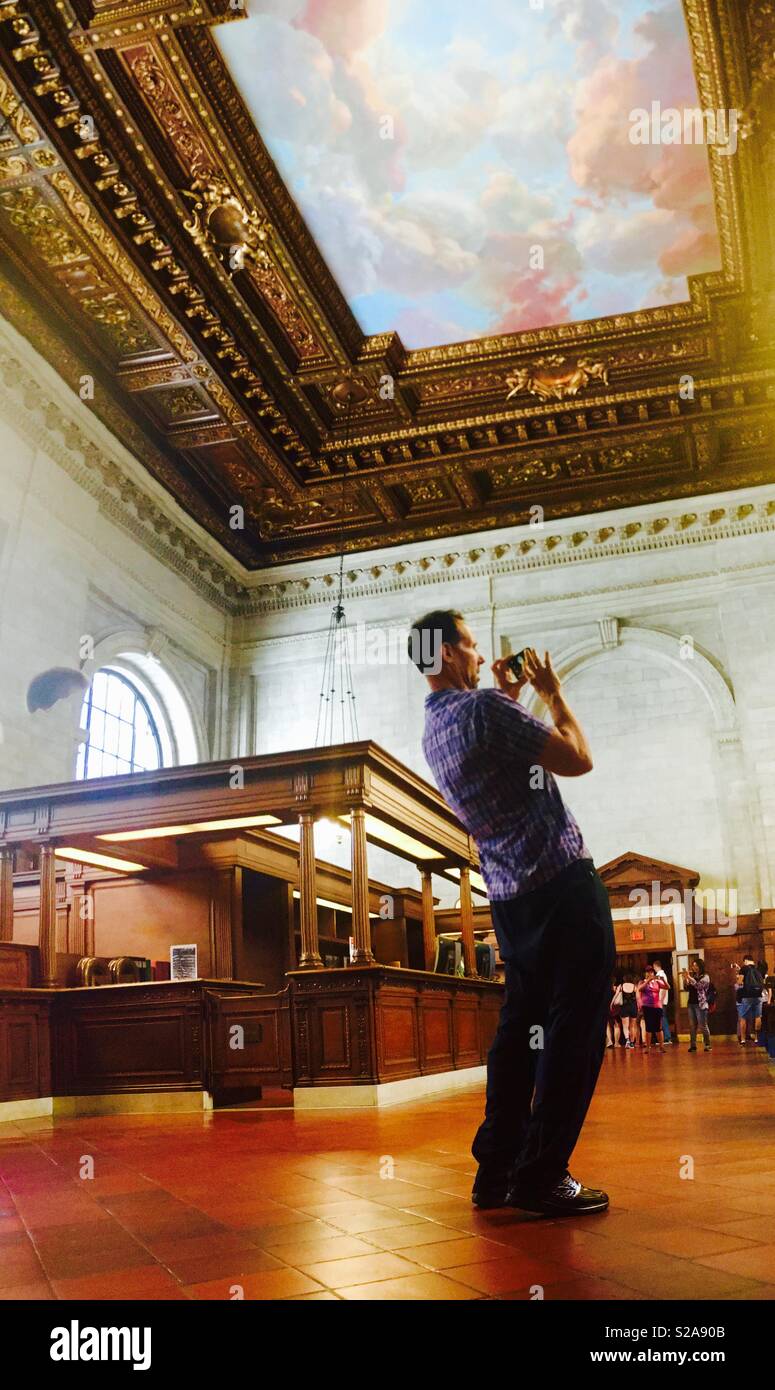 Public library and reading room hi-res stock photography and images - Alamy