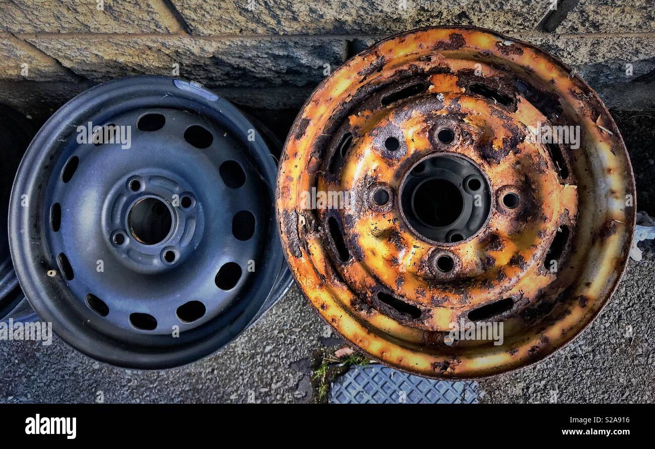 Rusty car rims hi-res stock photography and images - Alamy