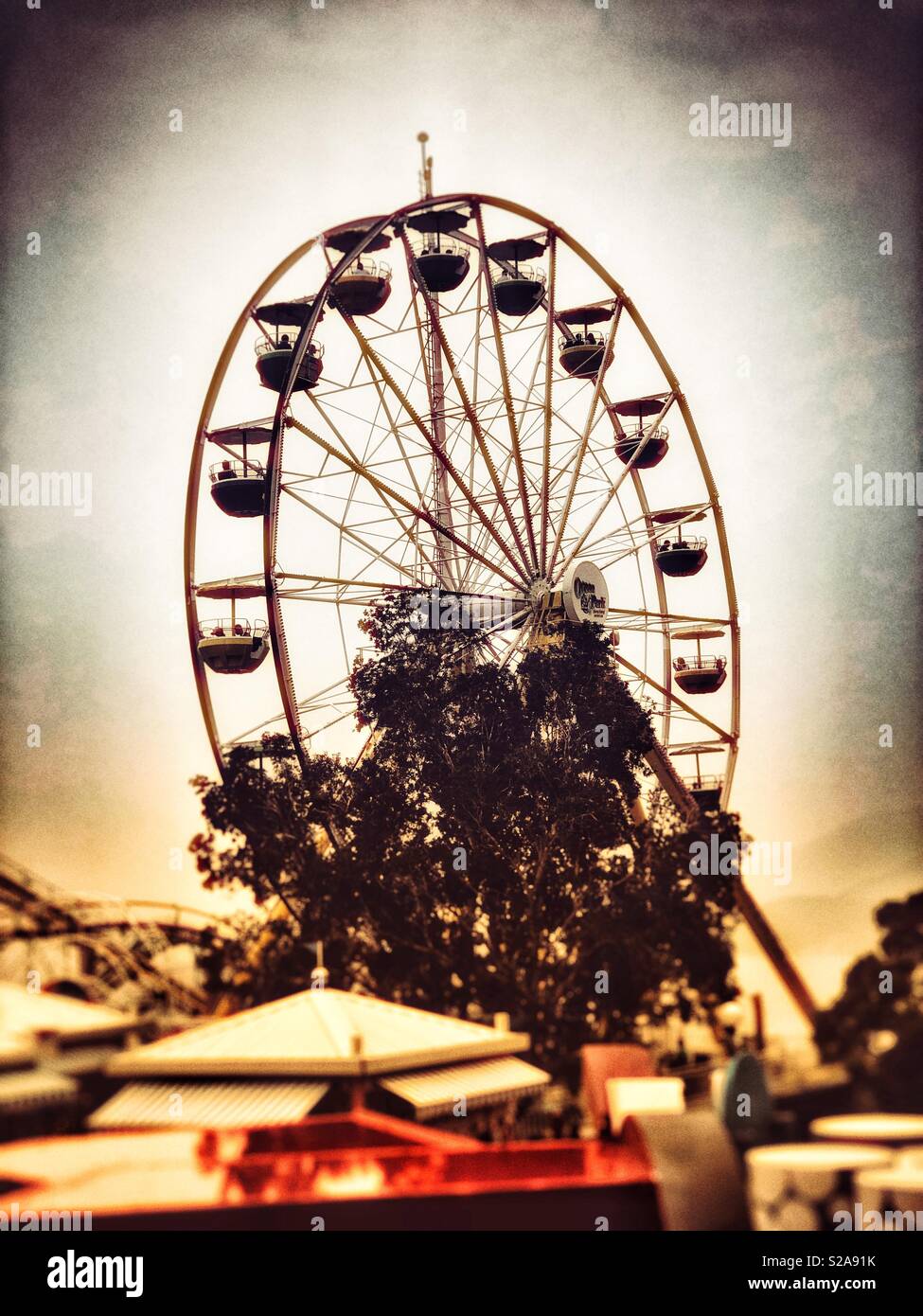 ferris wheel ride Stock Photo - Alamy